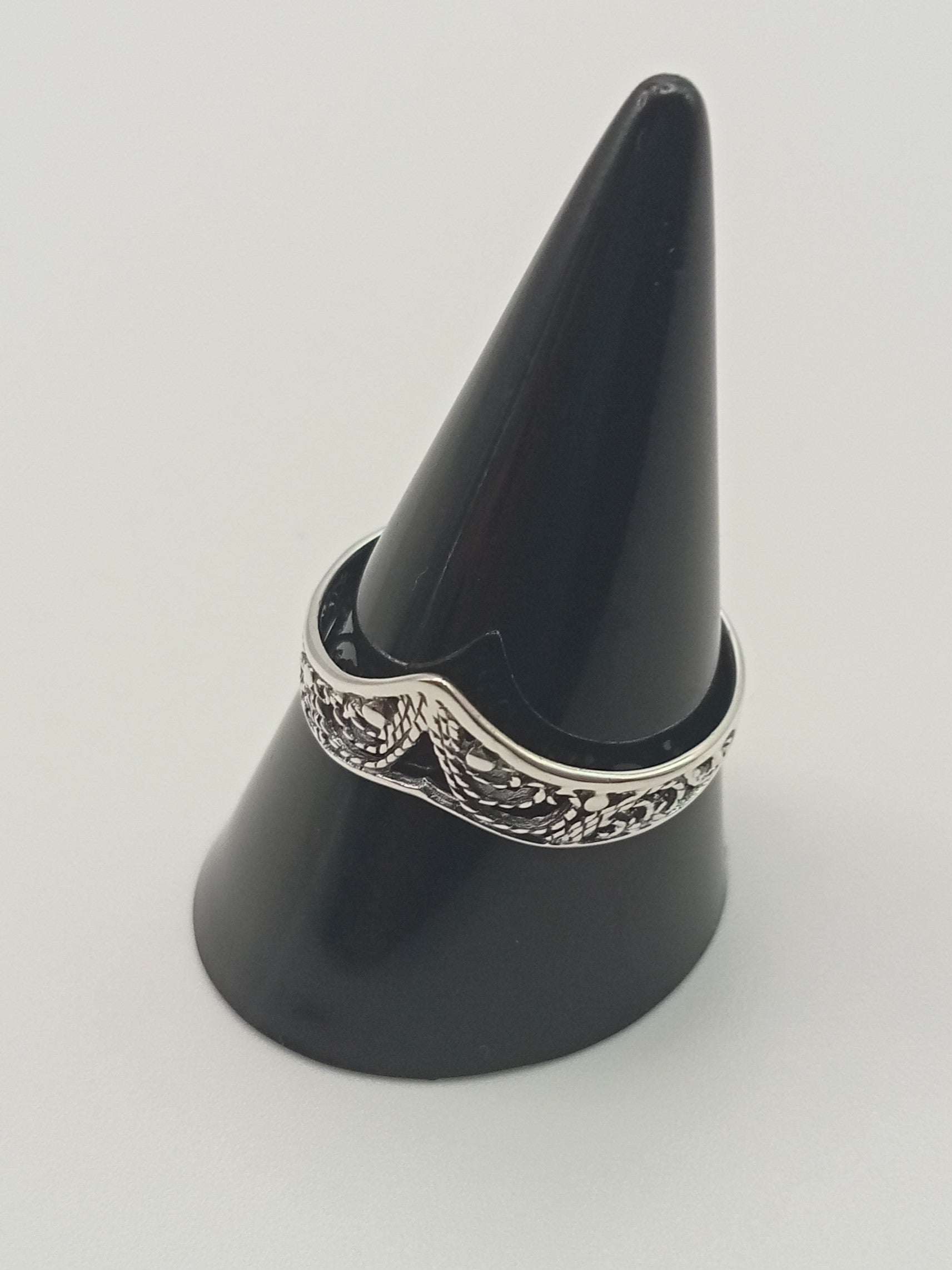 Decorative Wishbone Ring – Paragon Designs Covent Garden